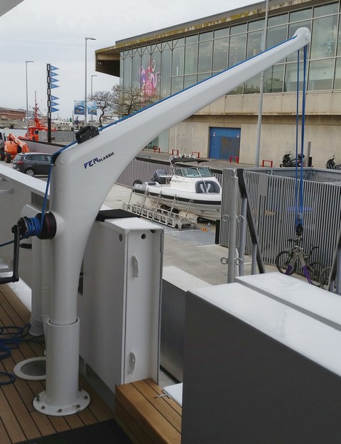 Deck Cranes and Davits in Carbon Fiber- FEMstrutture