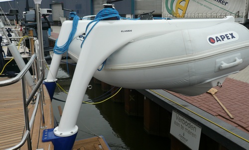 Yacht Cranes and Davits for Dinghies - FEMstrutture
